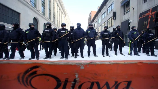 Canada police clear parl street in bid to end siege - Asia Metro