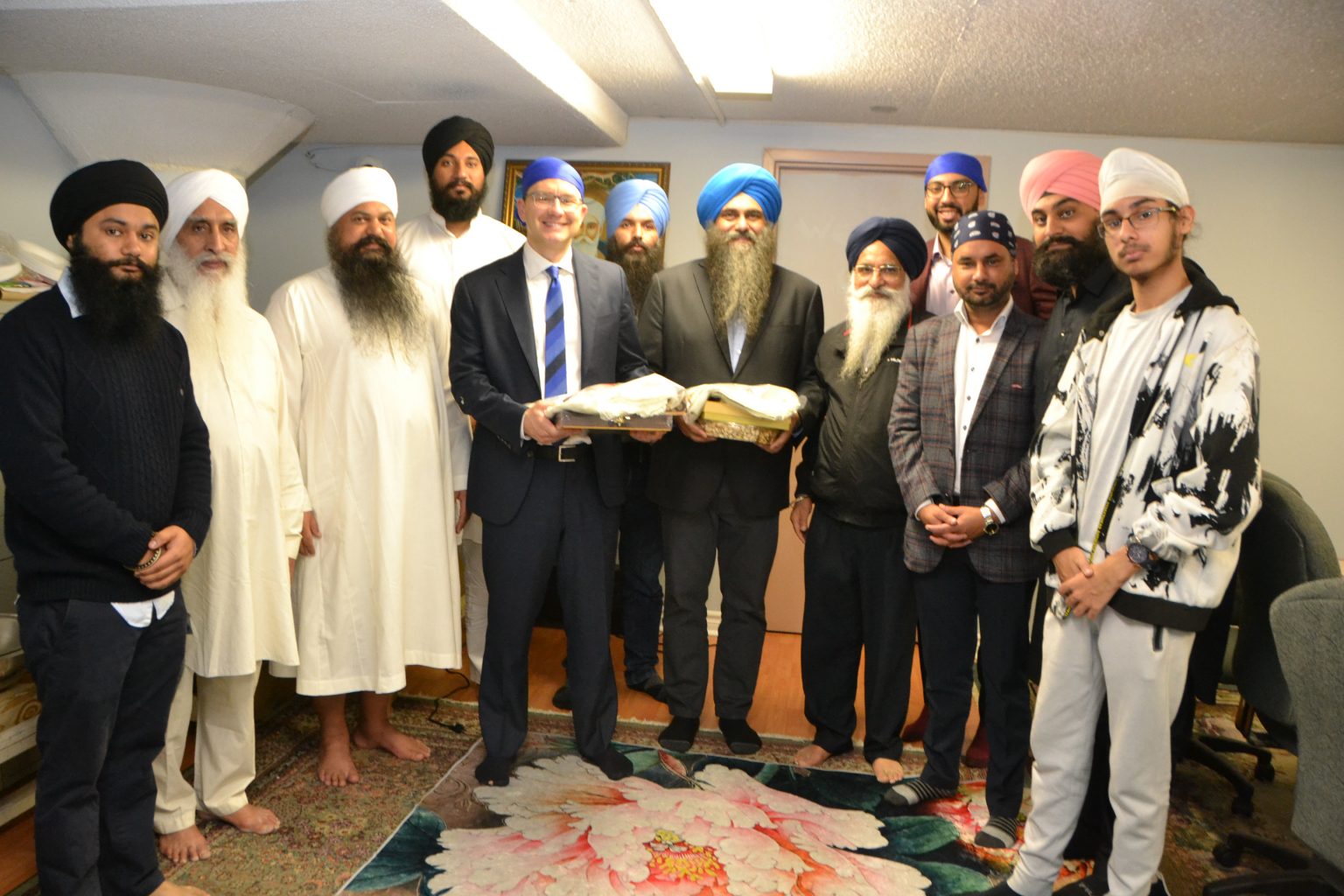 Pierre Poilievre visits a Sikh shrine to wish the Sikh community a ...